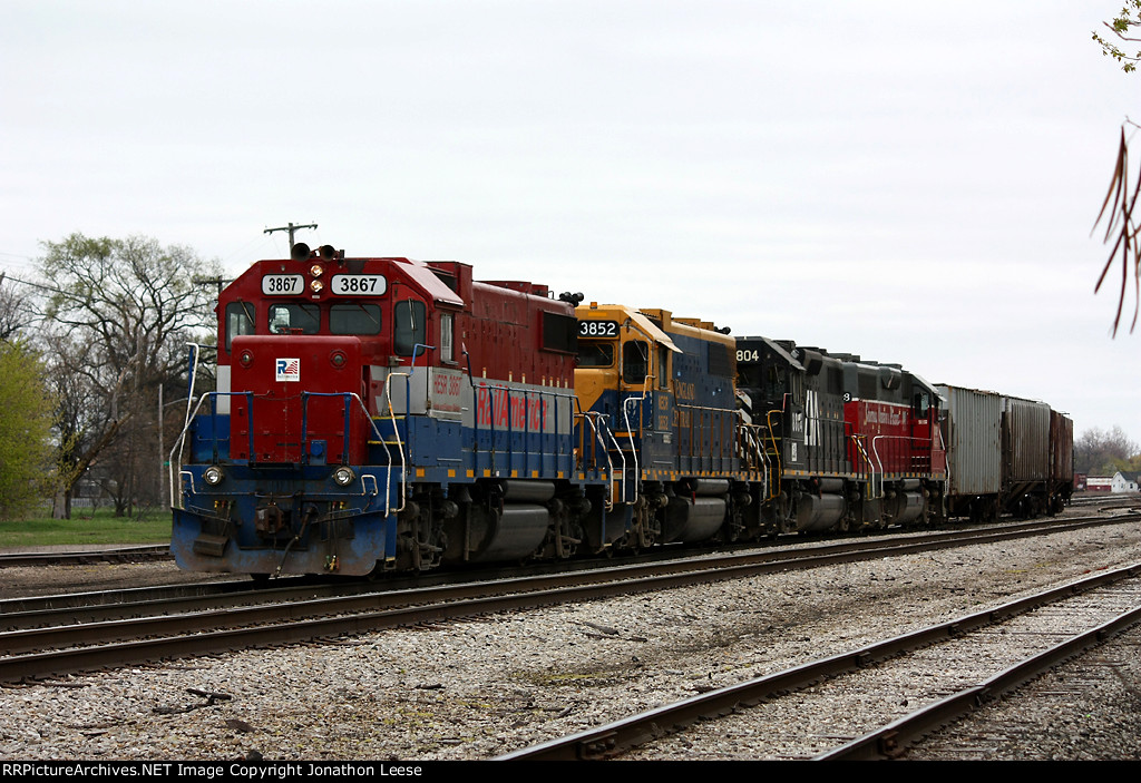 4 GP38's prepare to lead a 70 car 800 out of LSRC's Saginaw yard